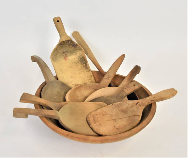 Early American Treen Lot - Oct 31, 2021 | Forsythes' Auctions, LLC in ...