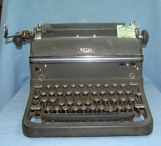 Antique Royal Typewriter (#1615) on Mar 30, 2022 | Baker's Antiques and ...