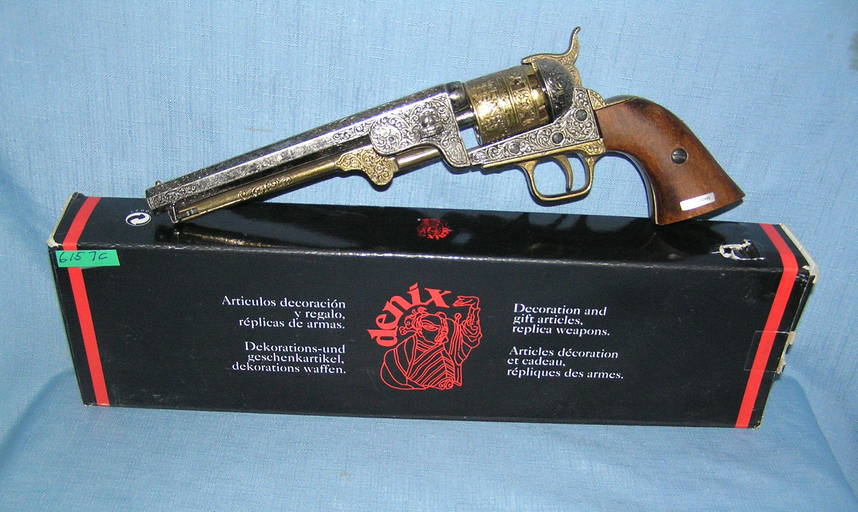 High quality engraved Texas revolver replica model gun (#6157C) on Feb ...