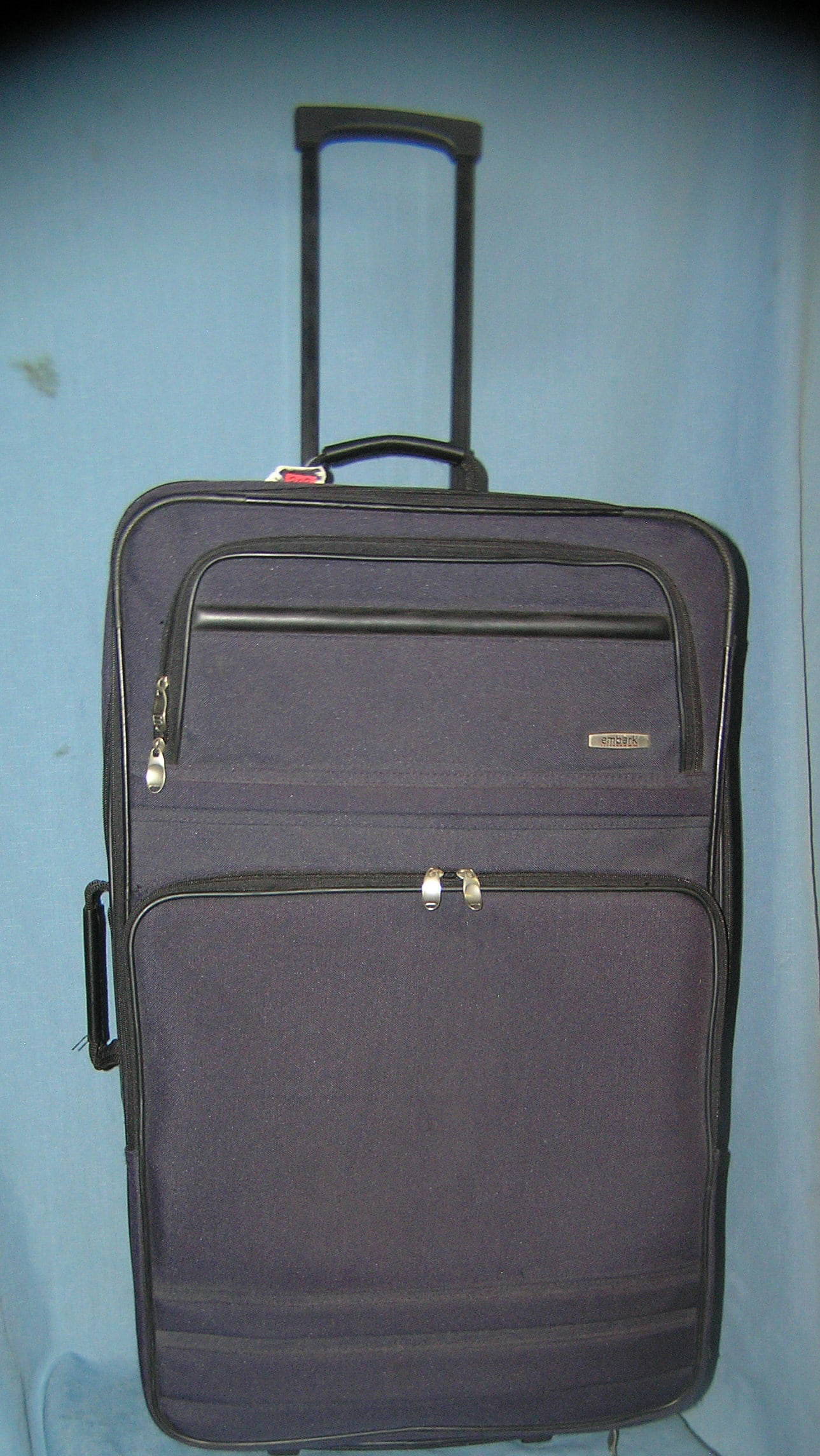 Embark Modern Travel Luggage Case Auction