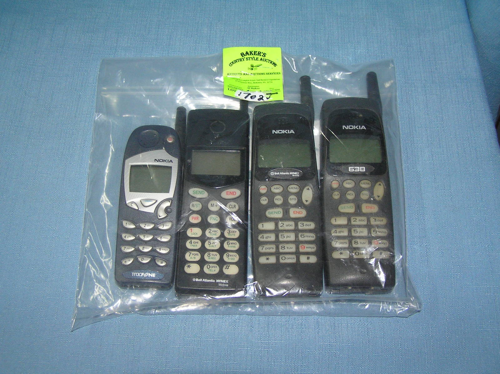 Group Of Modern Cell Phones Auction