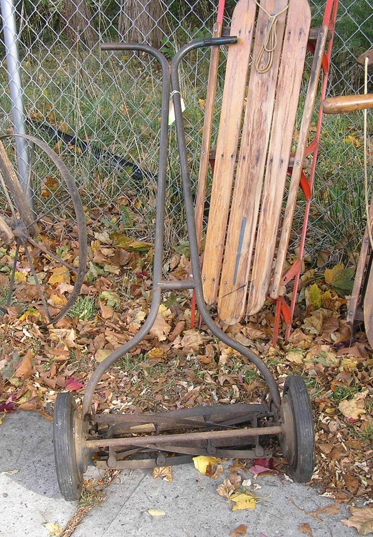 Antique Lakeside Nonmotorized Push Lawn Mower Auction