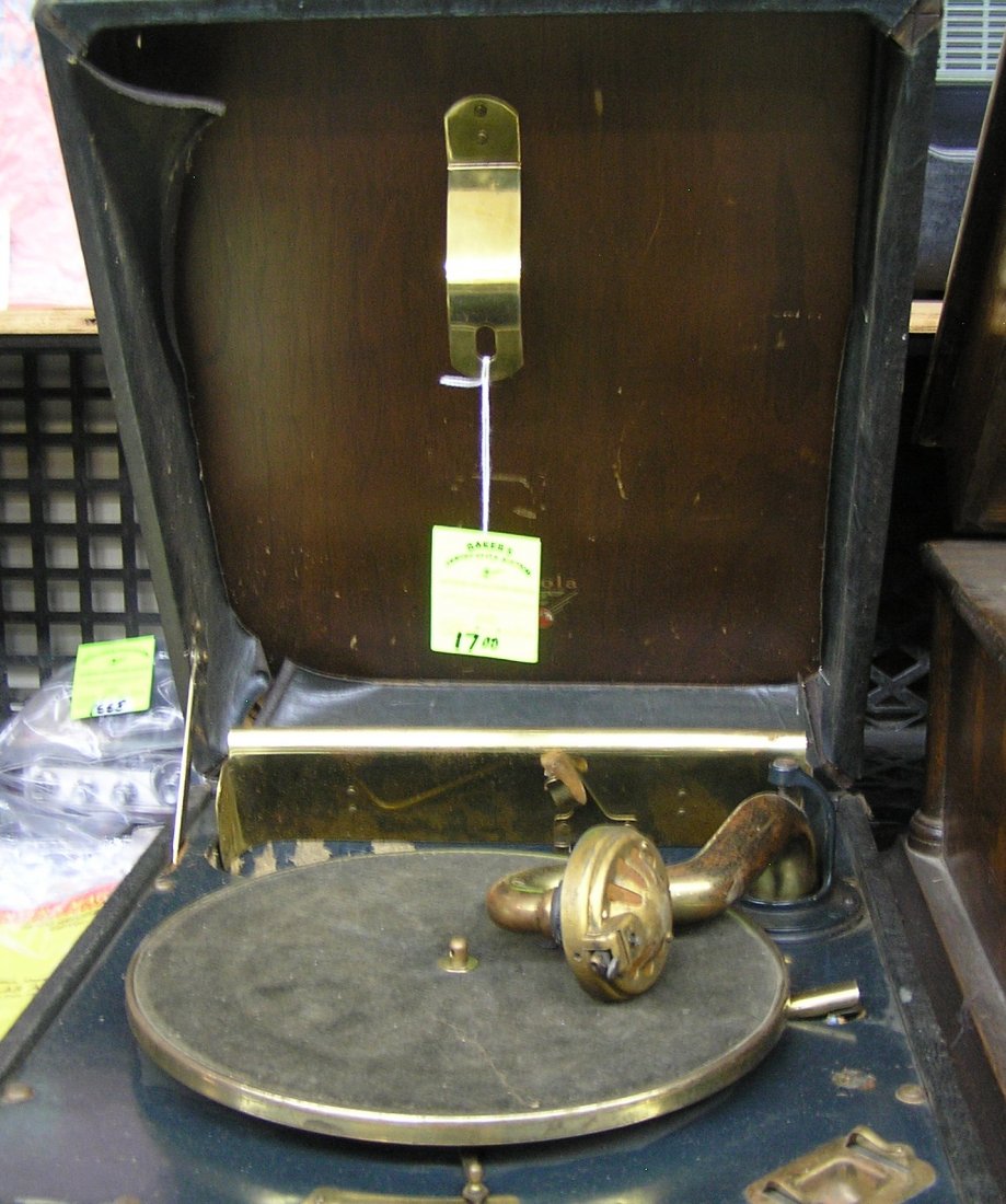Antique RCA Victrola portable wind up phonograph - Jul 16, 2014 | Baker ...