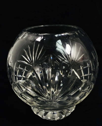 Beautiful Vintage Cut Glass Pattern Bowl