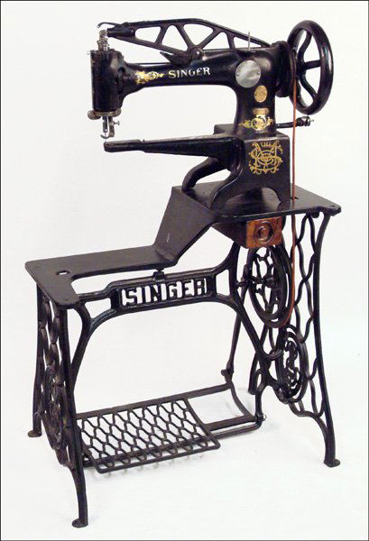 Singer Model 29 4 Leather Sewing Machine.