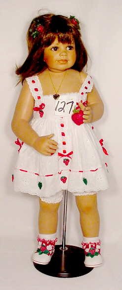 Masterpiece Gallery "strawberry Hugs" By Levenig