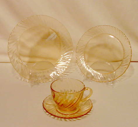 16pc Signed Arcoroc France Dinnerware Set Nr