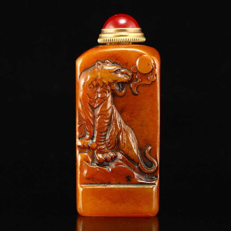 Shoushan Stone Tianhuang Stone Tiger Seal Snuff Bottle