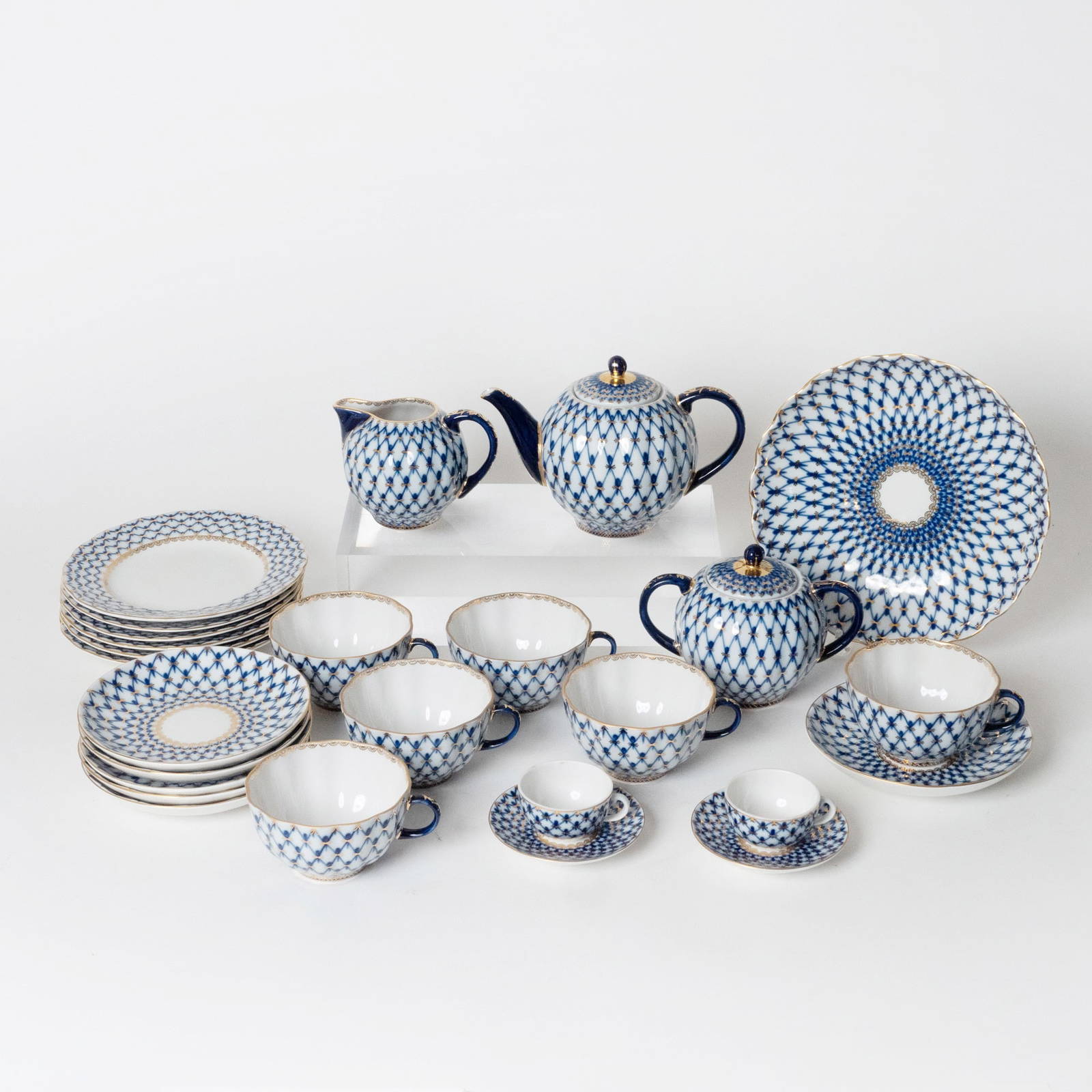 Assembled Lomonosov Porcelain "cobalt Net" Pattern Tea Service Auction