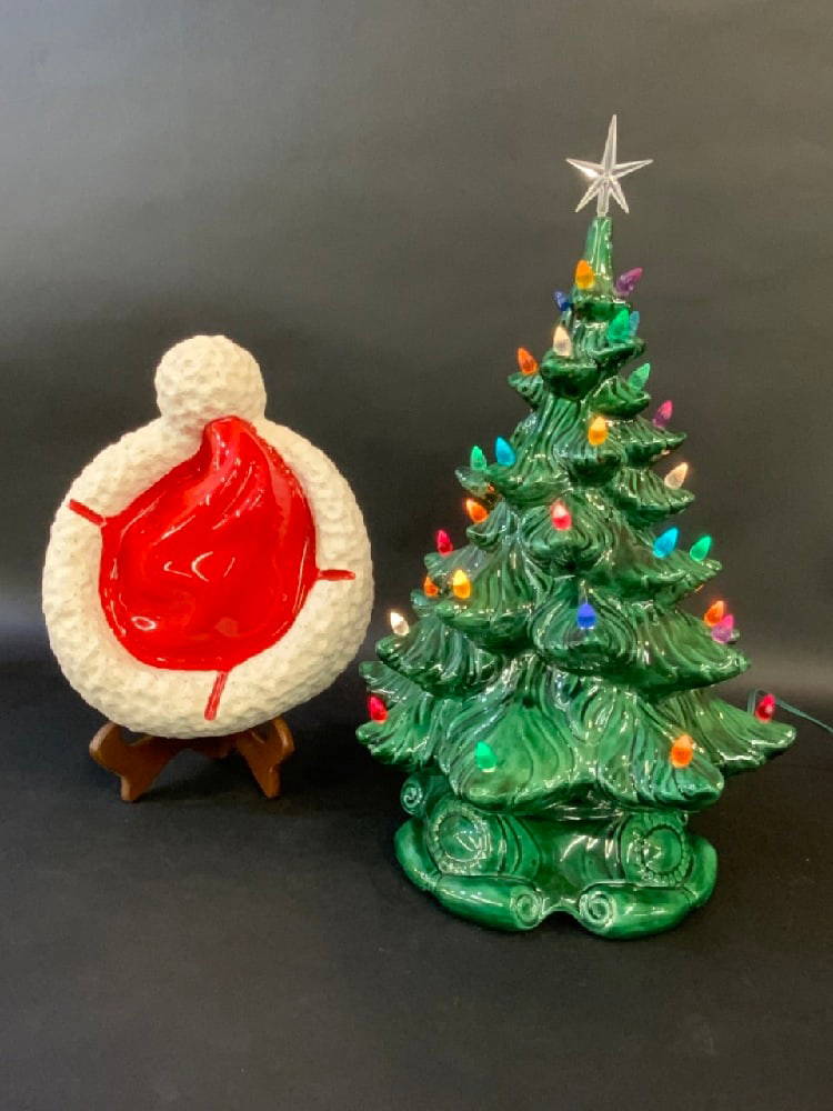 Vintage Ceramic Musical Christmas Tree With Santa Wall Hat Auction