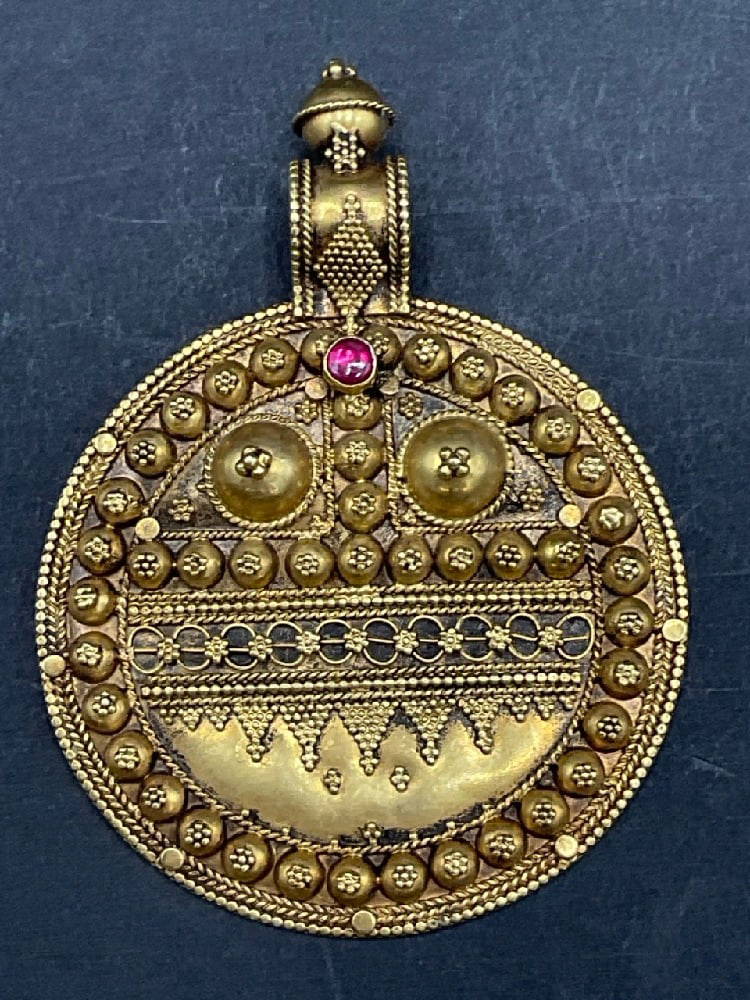 Indian Antique Jibi Amulet Pendant W/ Ruby 18k+ Auction