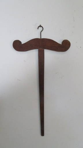 Wood Shaker cloak hanger (#0069) on Mar 27, 2023 | Davies Auctions in IN