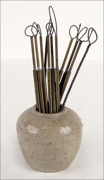 752279: GROUP OF NETSUKE CARVING TOOLS.