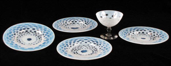 Four Libby Nash White Opalescent Glass Plates In A Bull