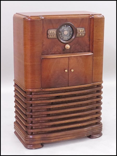 ZENITH CONSOLE RADIO/PHONOGRAPH.