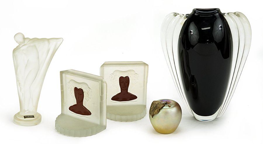 A Thomas Buechner Glass Vase.