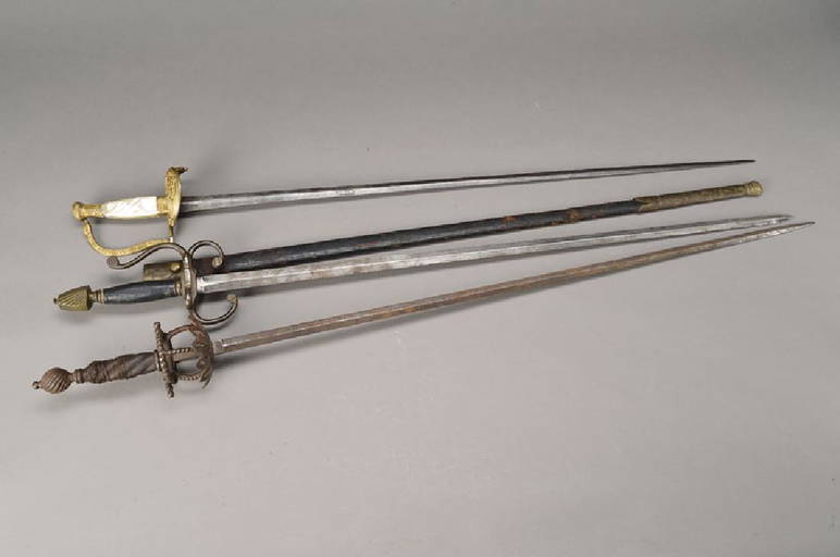 Two Rapiers, Historism