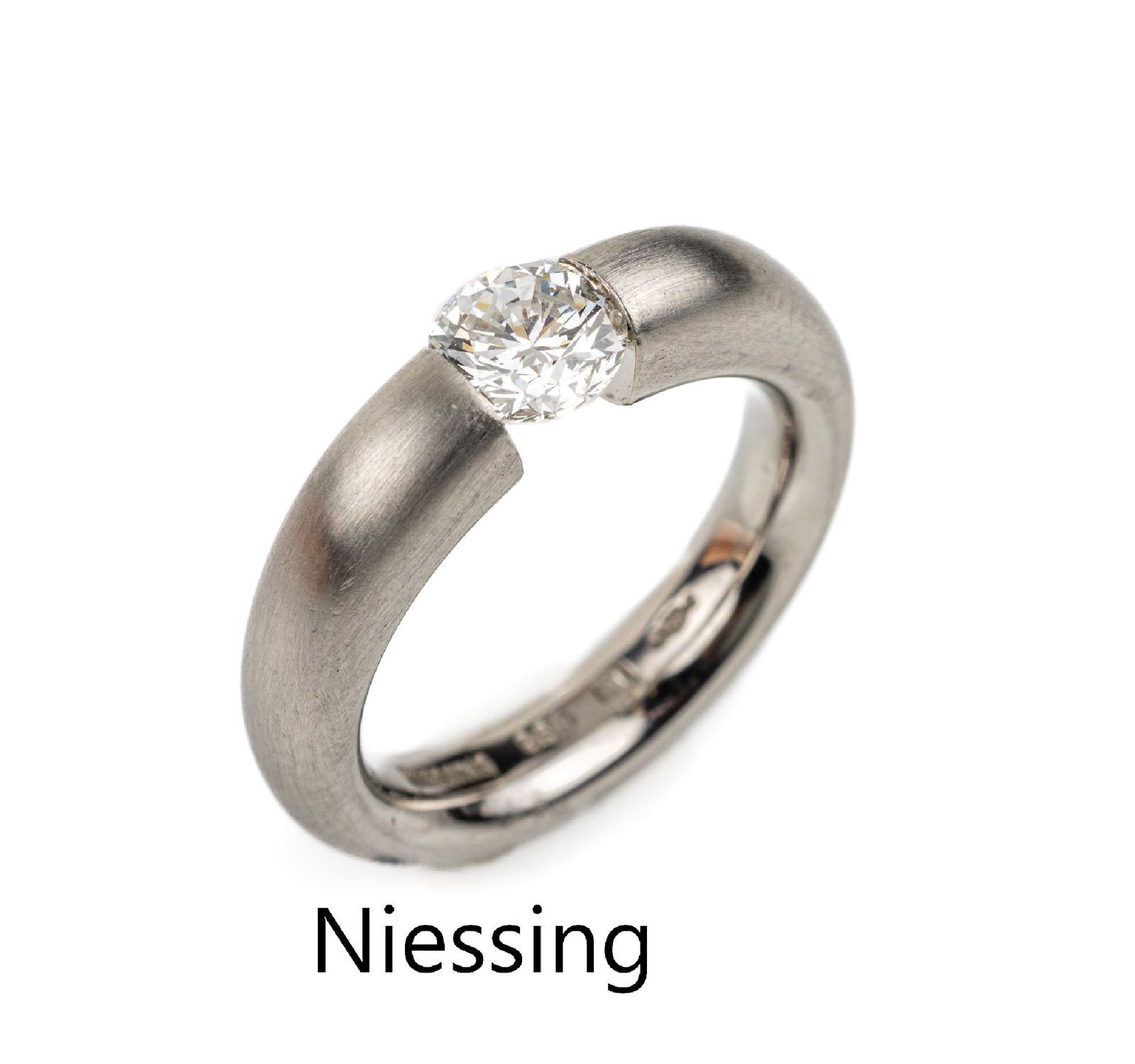 18 Kt Gold Niessing Brilliant-ring Auction