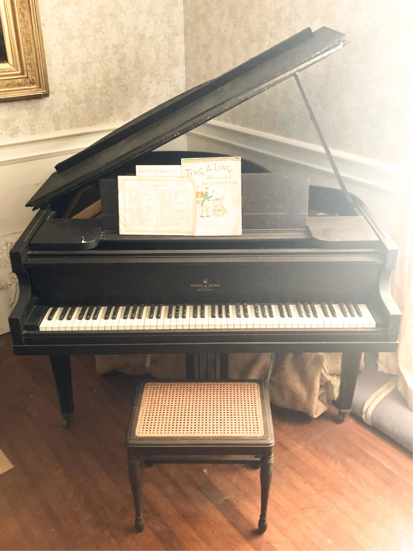 VOSE & SON OF BOSTON BABY GRAND PIANO | Barnebys