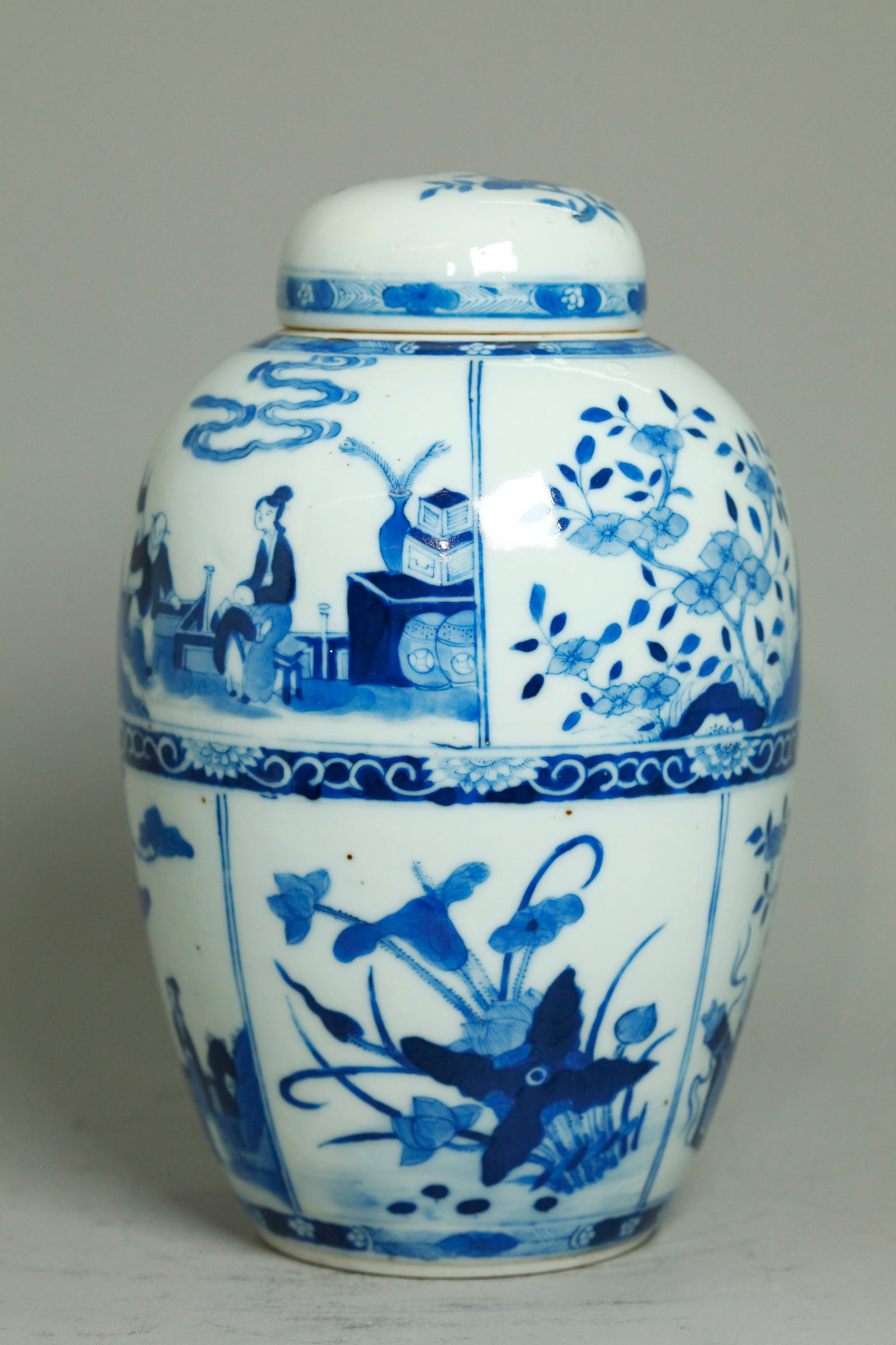 Chinese Blue & White Porcelain Tea Jar & Cover Auction