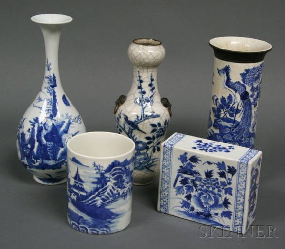 Five Underglaze Blue Decorated Porcelain Items, Th