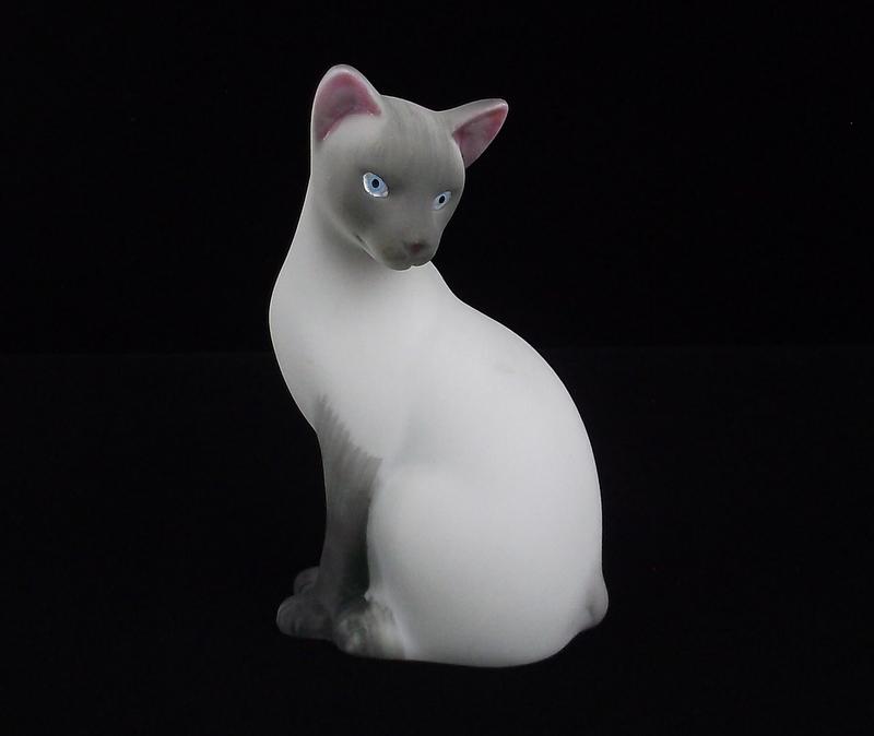 Mint Vintage Porcelain Avon Siamese Cat