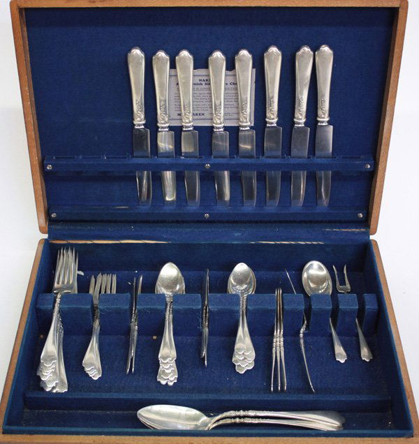 Lunt sterling silver flatware floral - Apr 05, 2009 | Clars Auction ...