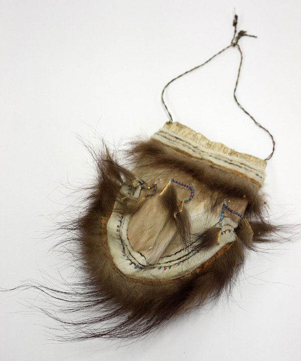 6367: Inuit or Eskimo beadwork pouch,