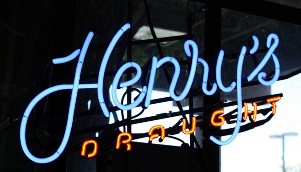 9019: Henry's neon advertising sign
