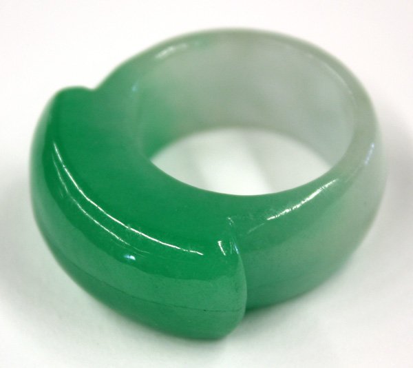 6689: Jade/Jadeite Chinese Thumb Ring