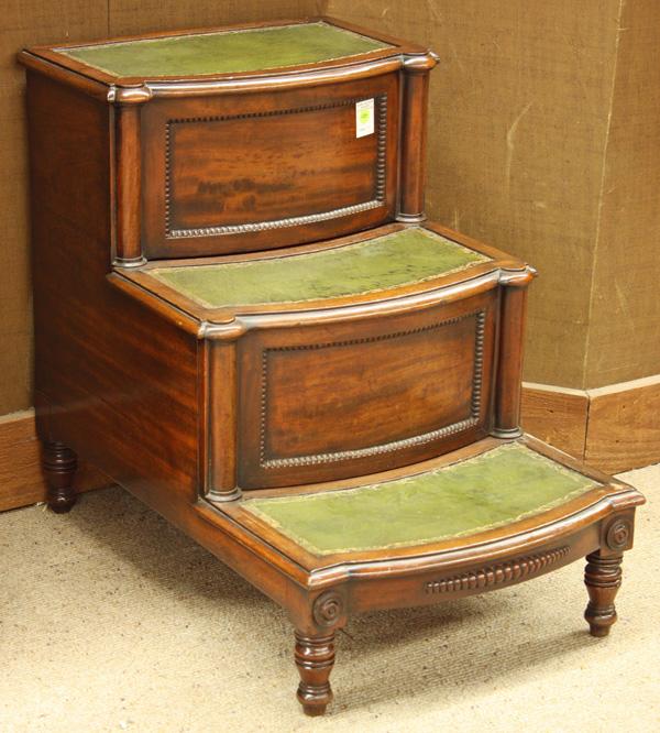 2289: William IV Mahogany bed step commode
