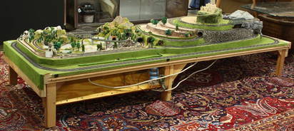 MARKLIN Z GAUGE TRAIN LAYOUT - Feb 16, 2013 | Lloyd Ralston Gallery in CT