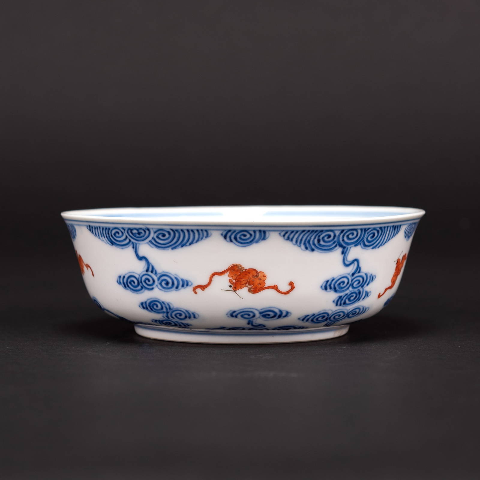 Chinese Blue And White And Iron Red 'bat' Bowl - Jul 09, 2025 | Clars ...