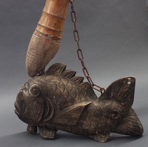 Japanese Carved Wooden Fish Jizai Kagi, Kettle Hook : Lot 92