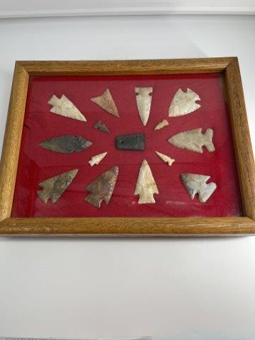 14 ARROWHEADS & 1 GORGET INDIAN ARTIFACT ARROWHEAD - Mar 20, 2022 | Mike Nichols Auctions in AR