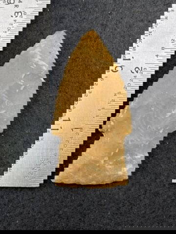 2 & 3/8" Scottsbluff Indian Artifact Arrowhead Auction