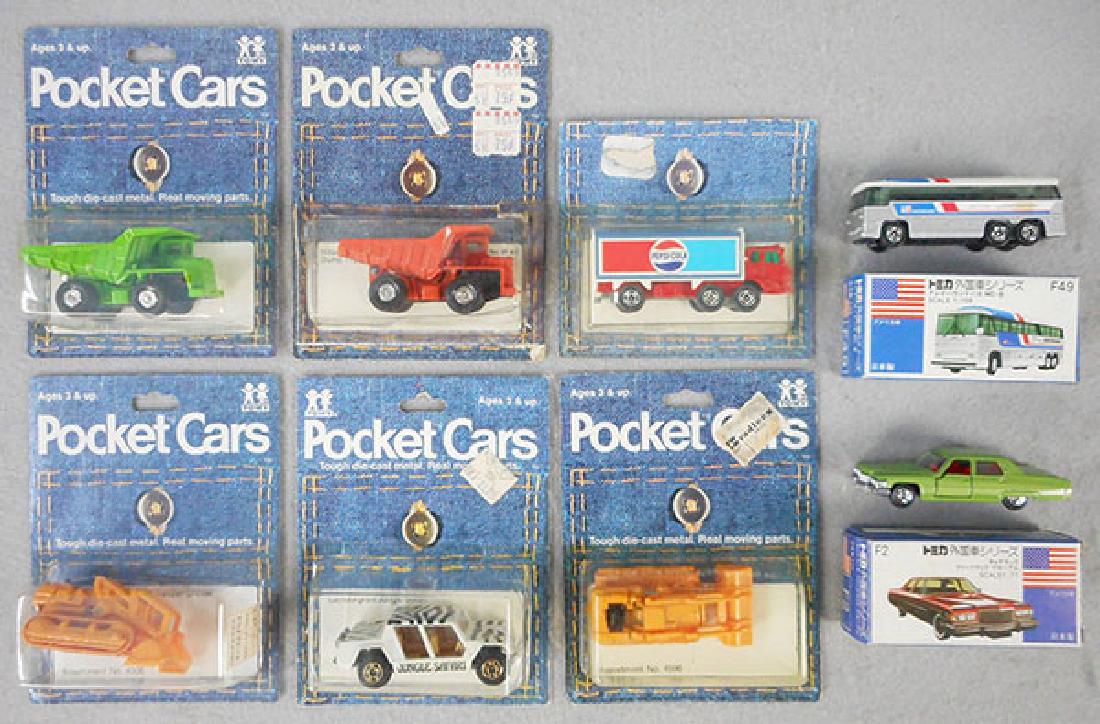 8 TOMICA POCKET CARS
