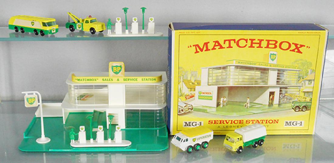 MATCHBOX MG-1 SERVICE STATION SET
