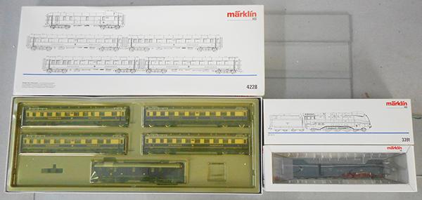 MARKLIN RHEINGOLD TRAIN SET - Jan 04, 2020 | Lloyd Ralston Gallery in CT