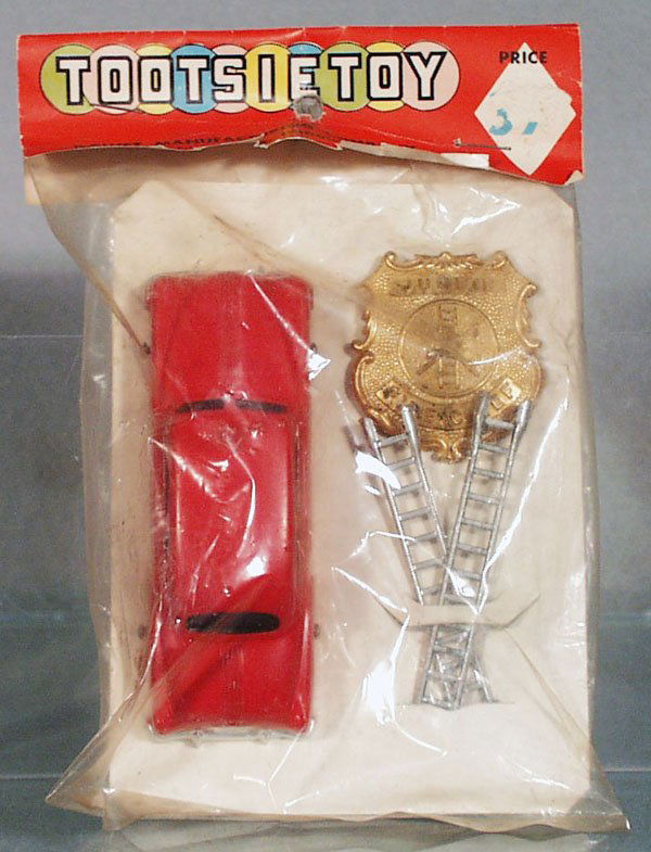 452: TOOTSIETOY PONTIAC FIRE CHIEF CAR