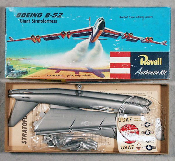 472: REVELL H207-98 BOEING B-52 BOMBER MODEL KIT