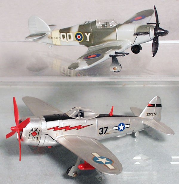 504: 2 DINKY AIRPLANES