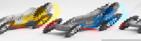 2 Cox Thimbledrome Tether Cars