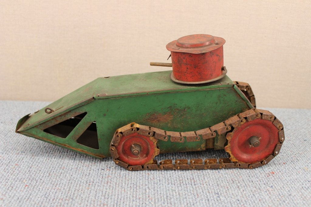 1920's Structo Wind Up Tank