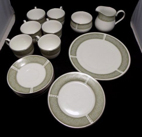 ELIZABETHAN "AVIGNON" BONE CHINA GREEN AND SILVER