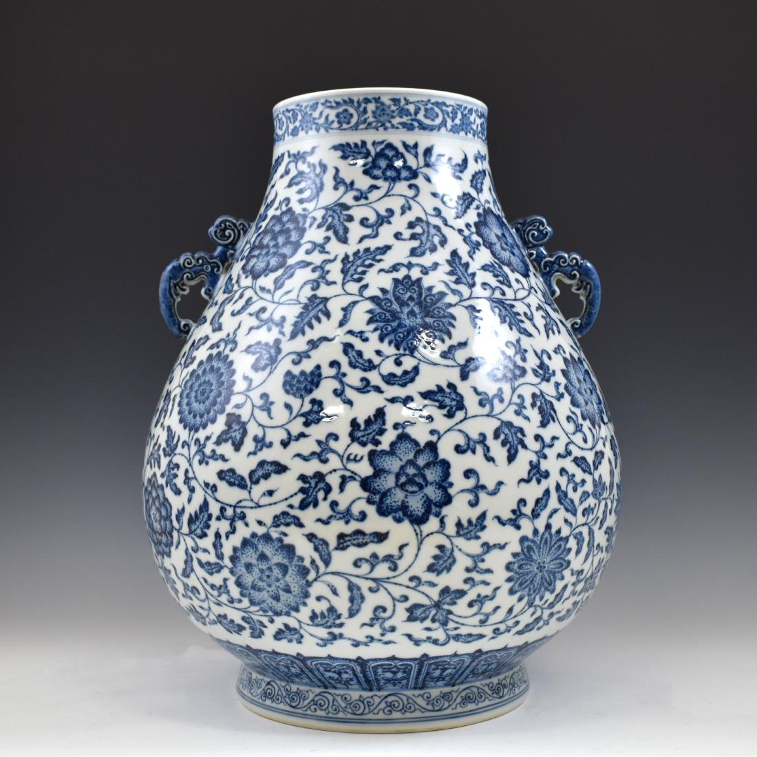 QIANLONG BLUE & WHITE FLORAL ZUN VASE