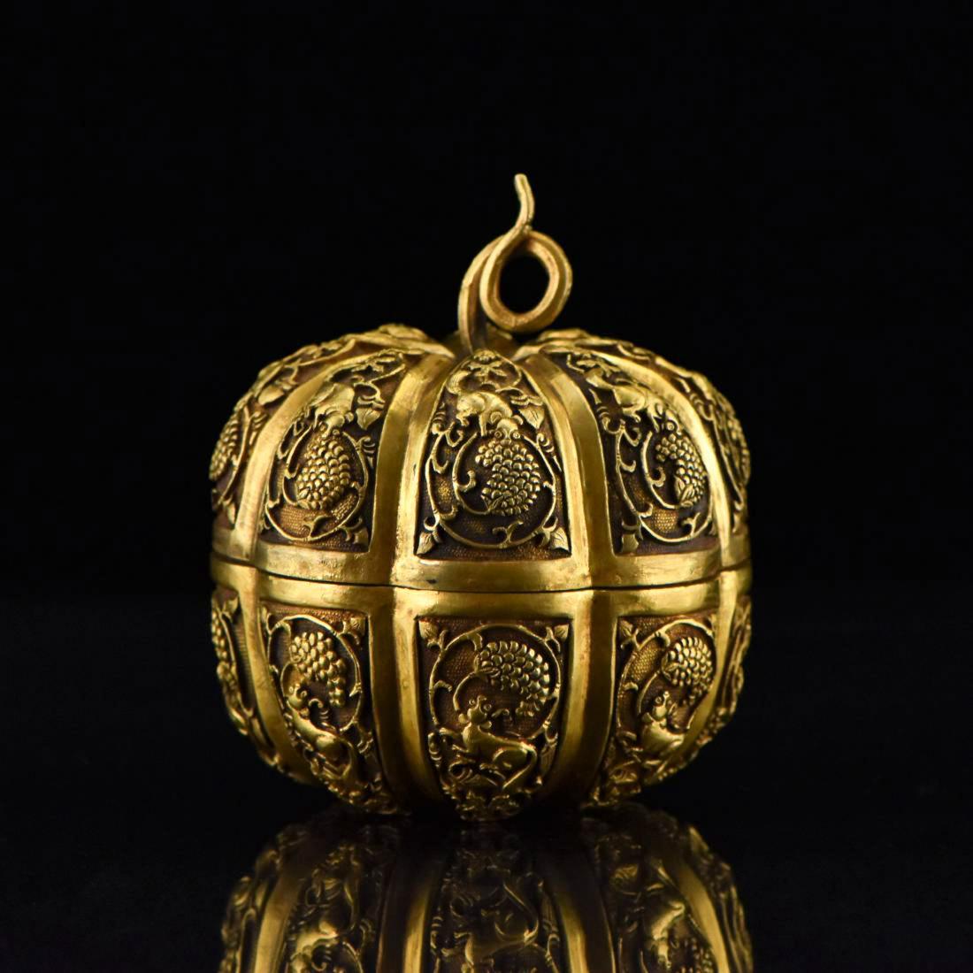 GILT SILVER OCTAGONAL LOBED GOURD SHAPE TRINKET BOX