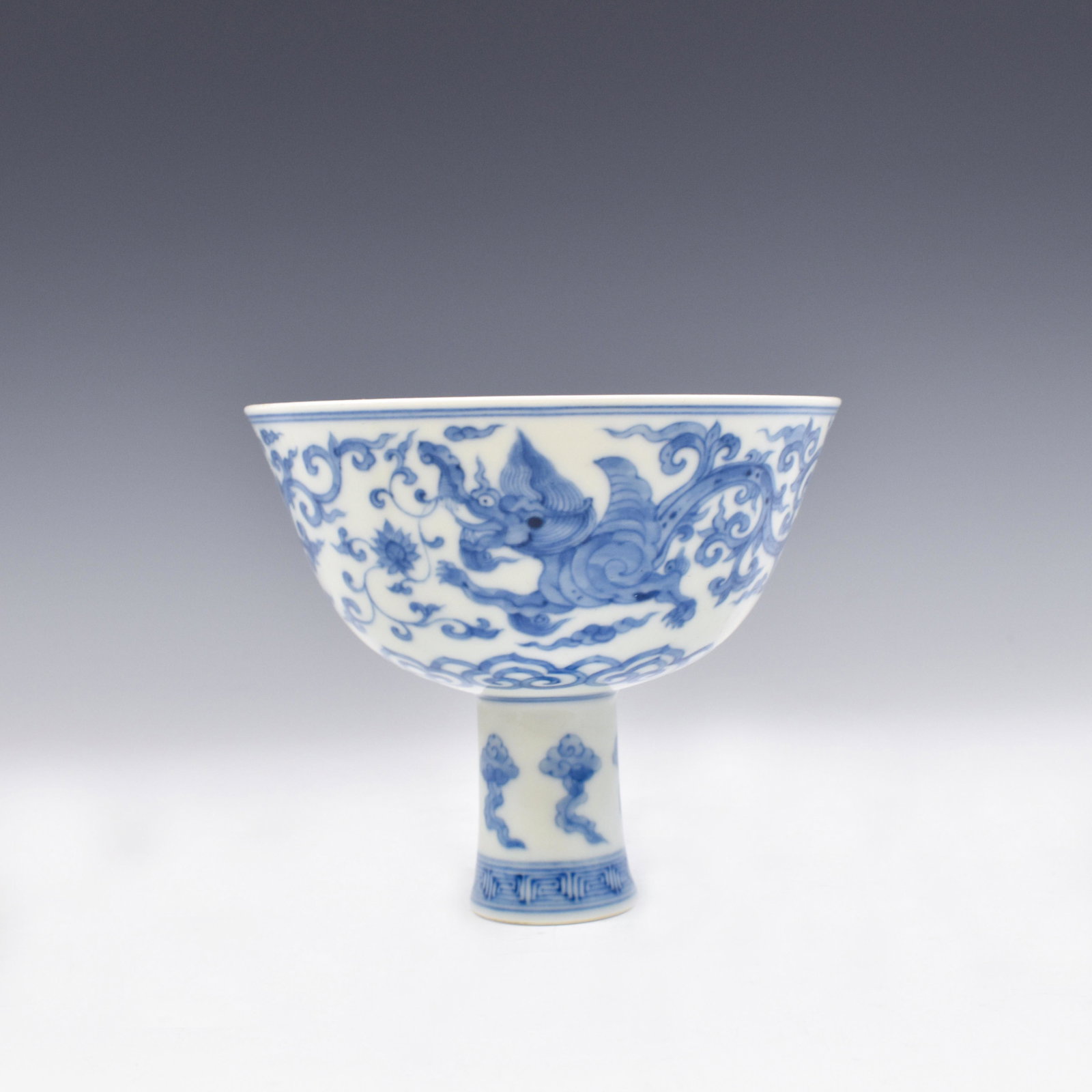 MING CHENGHUA BLUE AND WHITE DRAGON STEM CUP - Oct 19, 2019 | EDEN Fine ...
