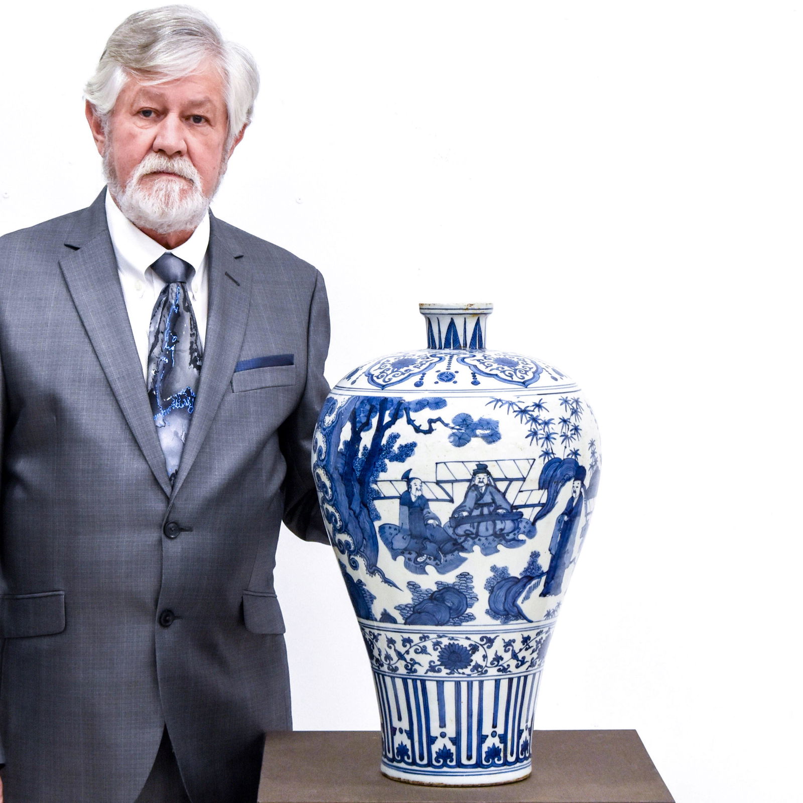 Ming Wanli Blue & White Figurative Meiping Jar