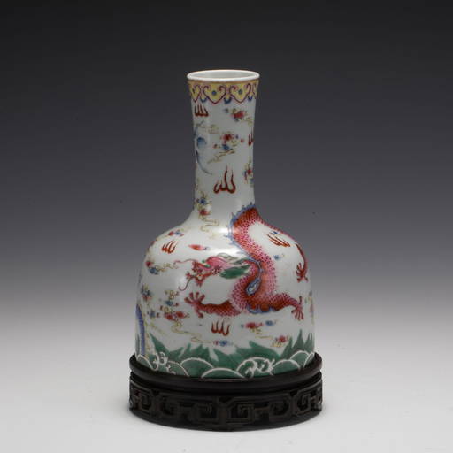QING QIANLONG FAMILLE ROSE MALLET VASE ON STAND (#0371) on Dec 30, 2022 ...